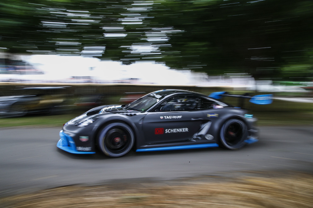 Publikums-Weltpremiere des GT4 ePerformance beim Festival of Speed ...